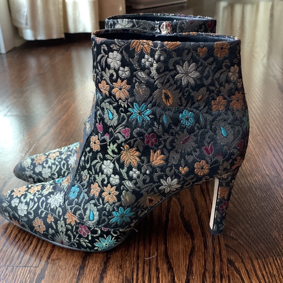 Sam Edelman | Shoes | Floral Print With Black Background Fabric Sam ...
